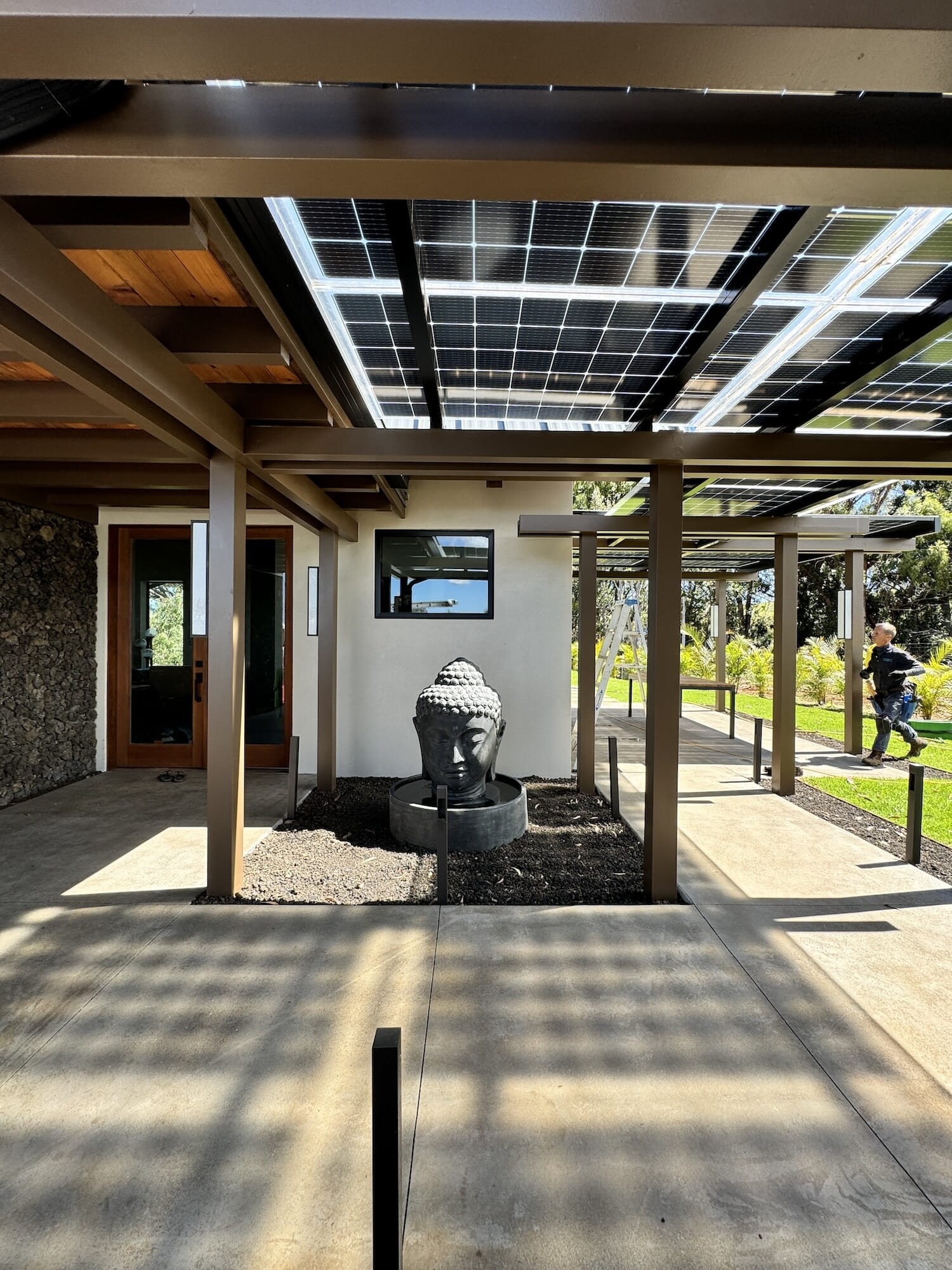 Hawaii Off-Grid Spotlight: Design-Driven Solar Architecture | Lumos